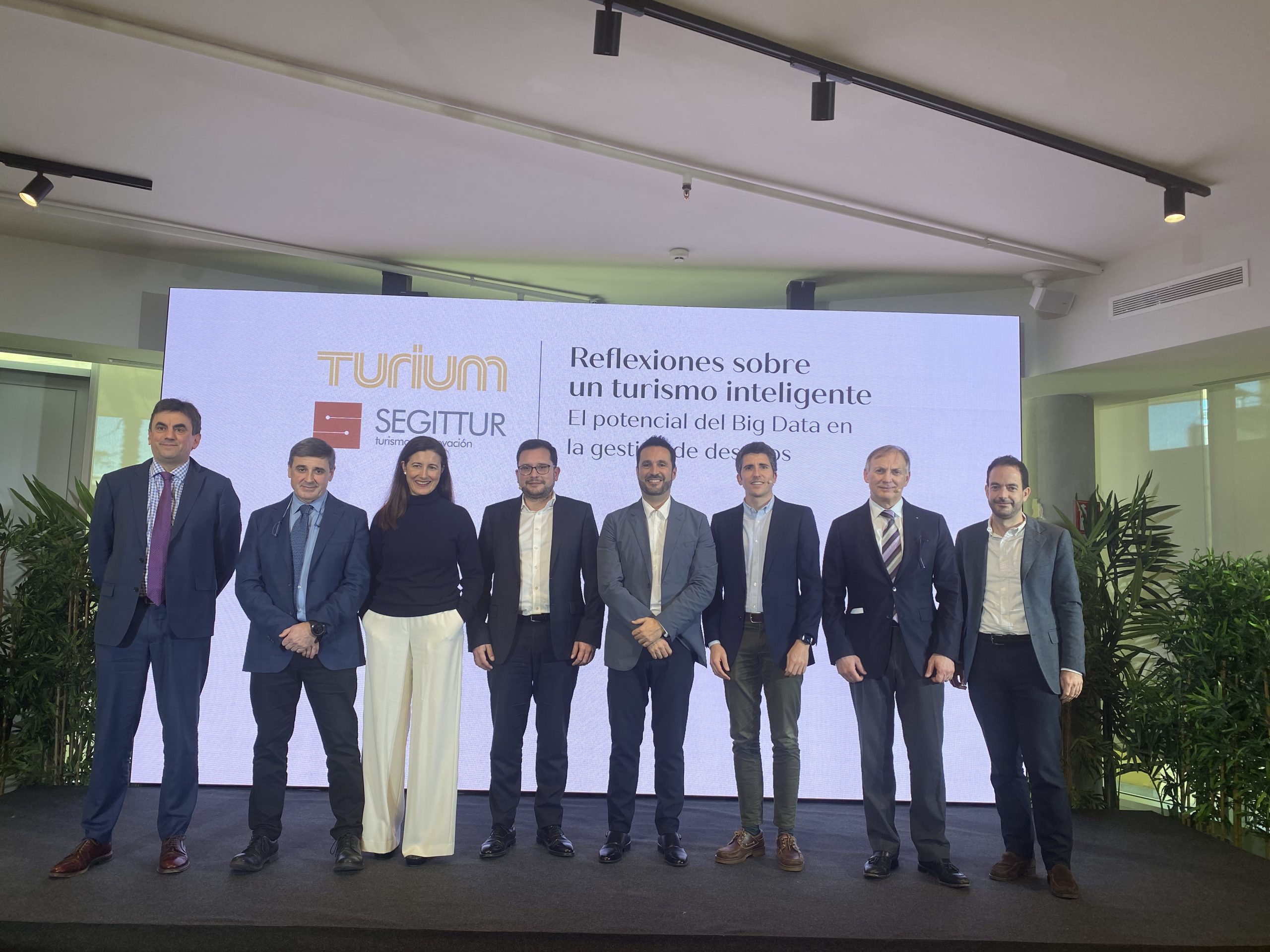 SEGITTUR y TURIUM han presentado el informe “Reflexiones sobre turismo ...